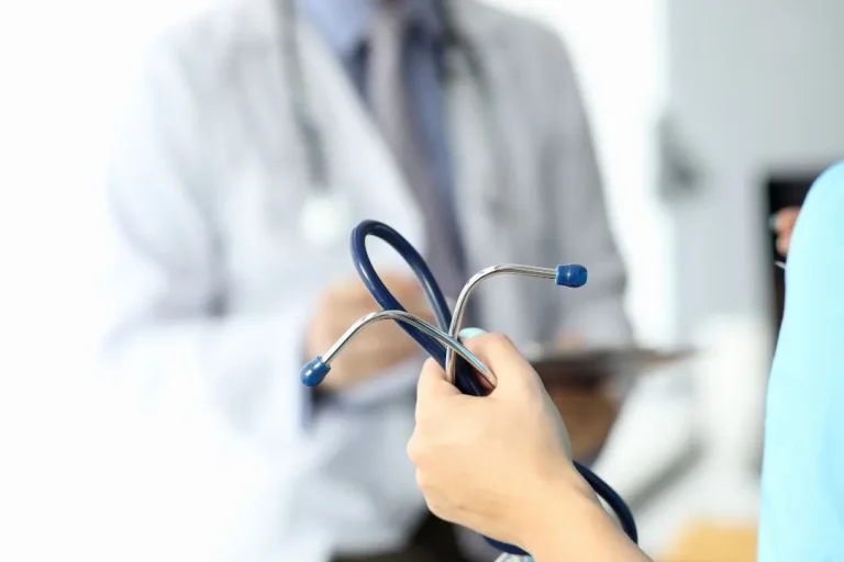 Comprehensive Internist Medicine Services - Doctor Greece